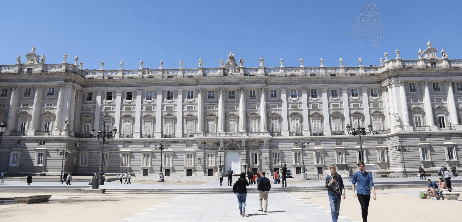 Estudiar en Madrid | IE University Driving Innovation www.ie.edu