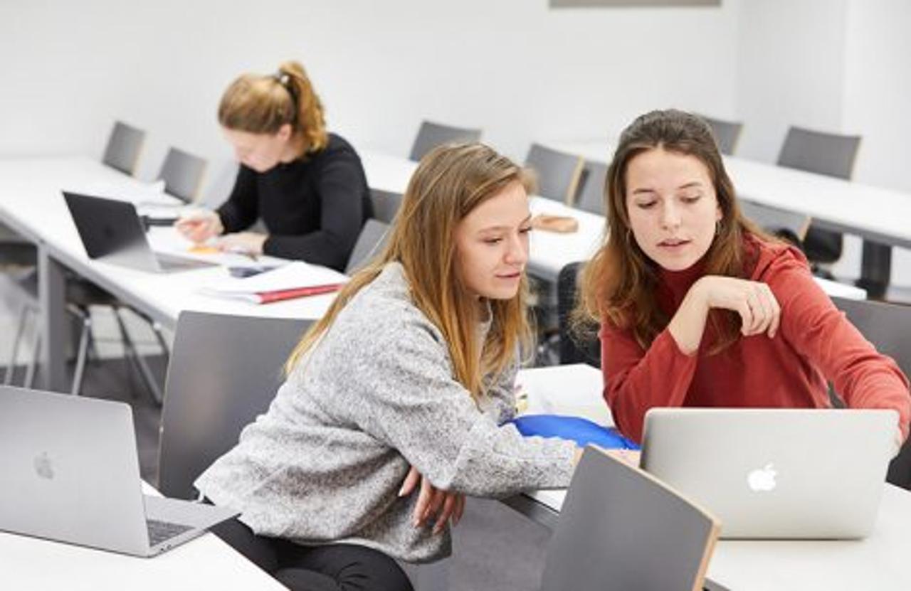 Financial Aid for Undergraduate Students | IE University