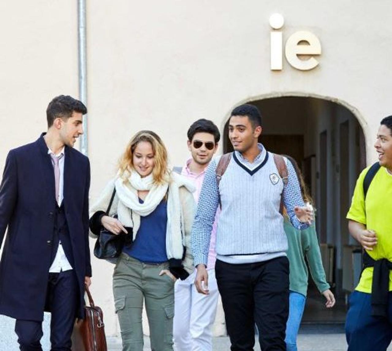Transfer students | IE University