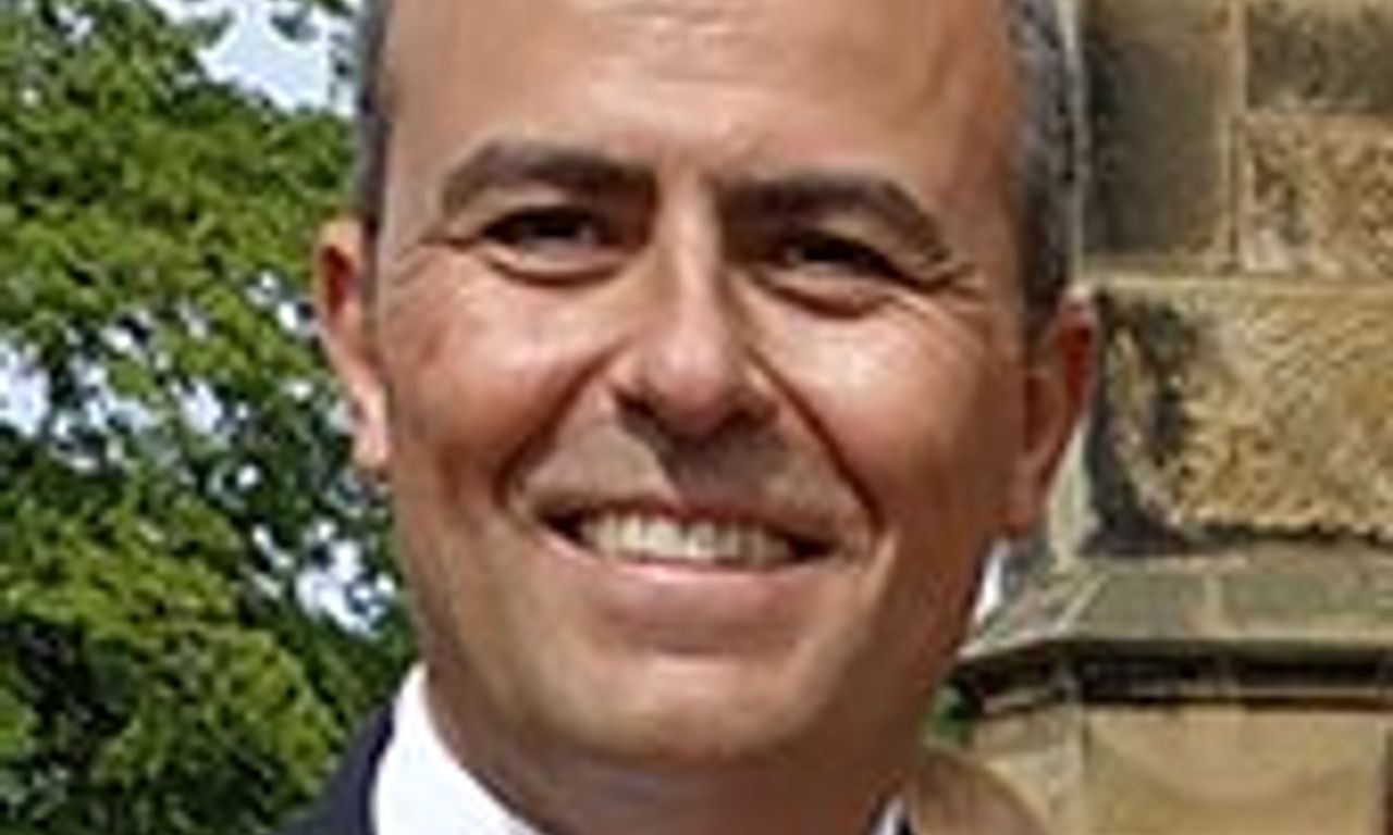 Álvaro Navarro de Andrés - Faculty | IE