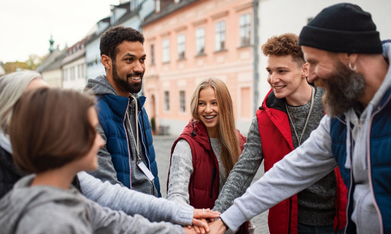 How an nternational community can improve your mental health abroad