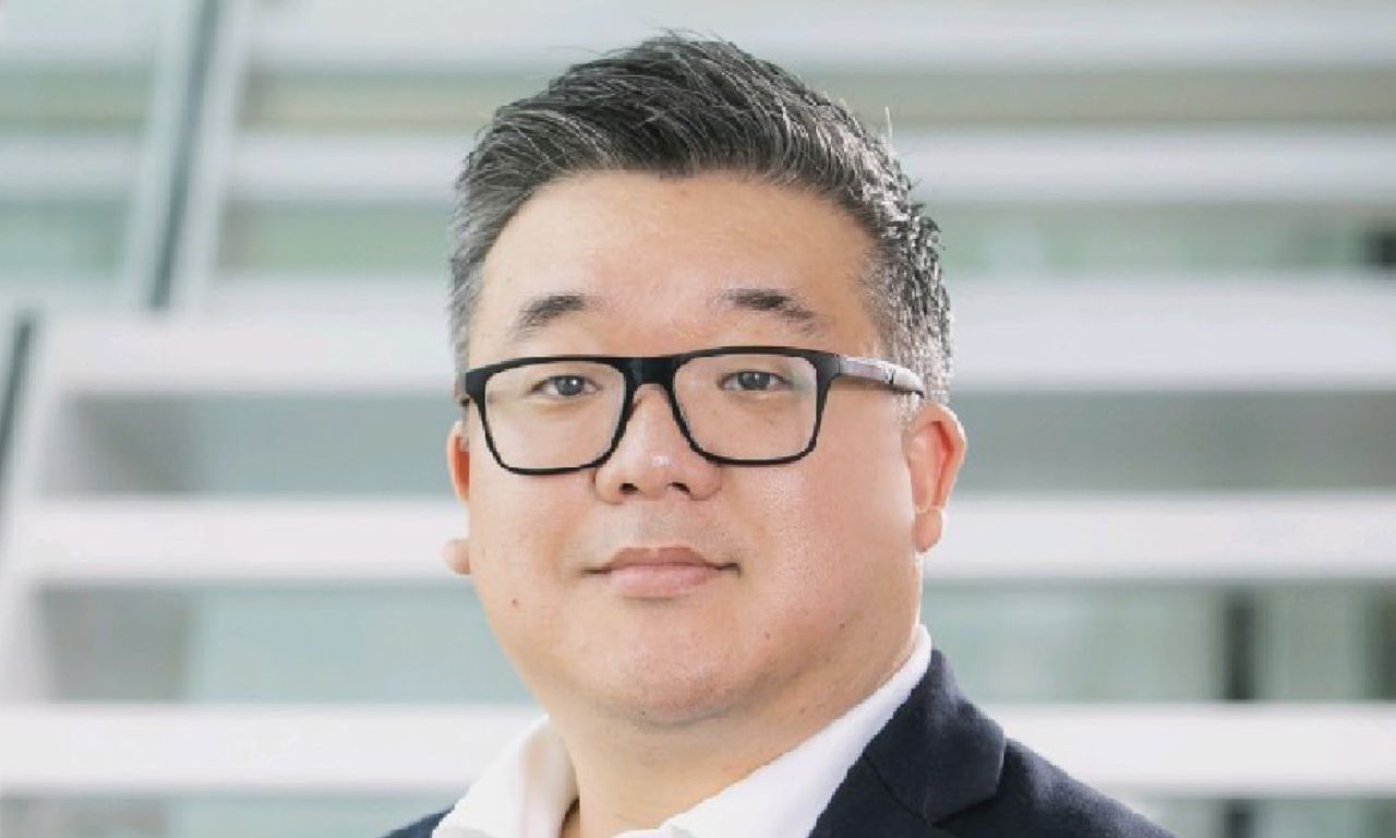 Faculty Spotlight with Dae - Jin Lee