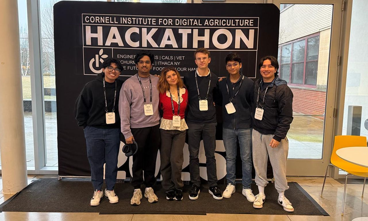 IE Sci-Tech Students Win at Global Hackathons