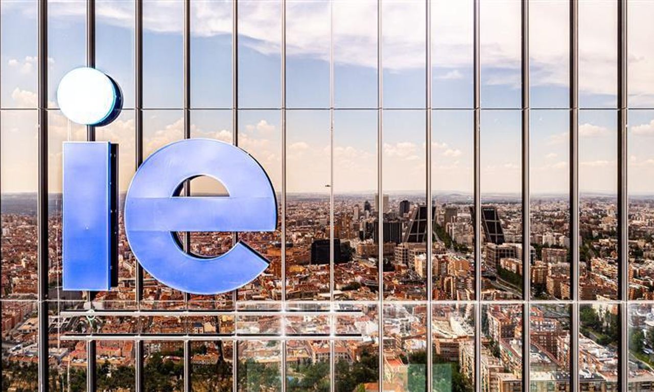 IE - Promoviendo el cambio positivo mediante la educación, la ...