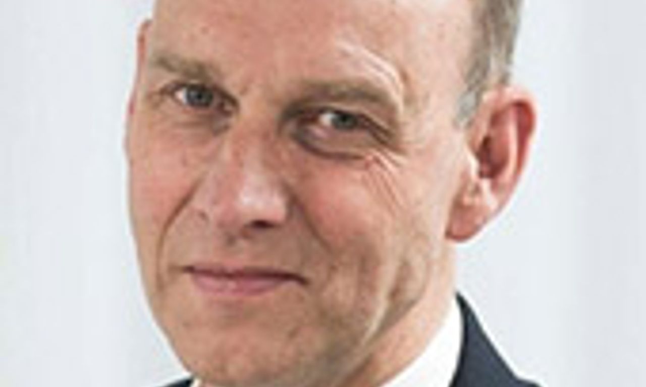 Nick van Dam - Faculty | IE