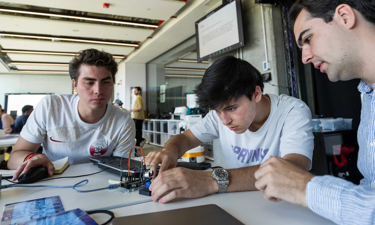 Robotics Summer Camp to Innovate across any Discipline | IE Summer School
