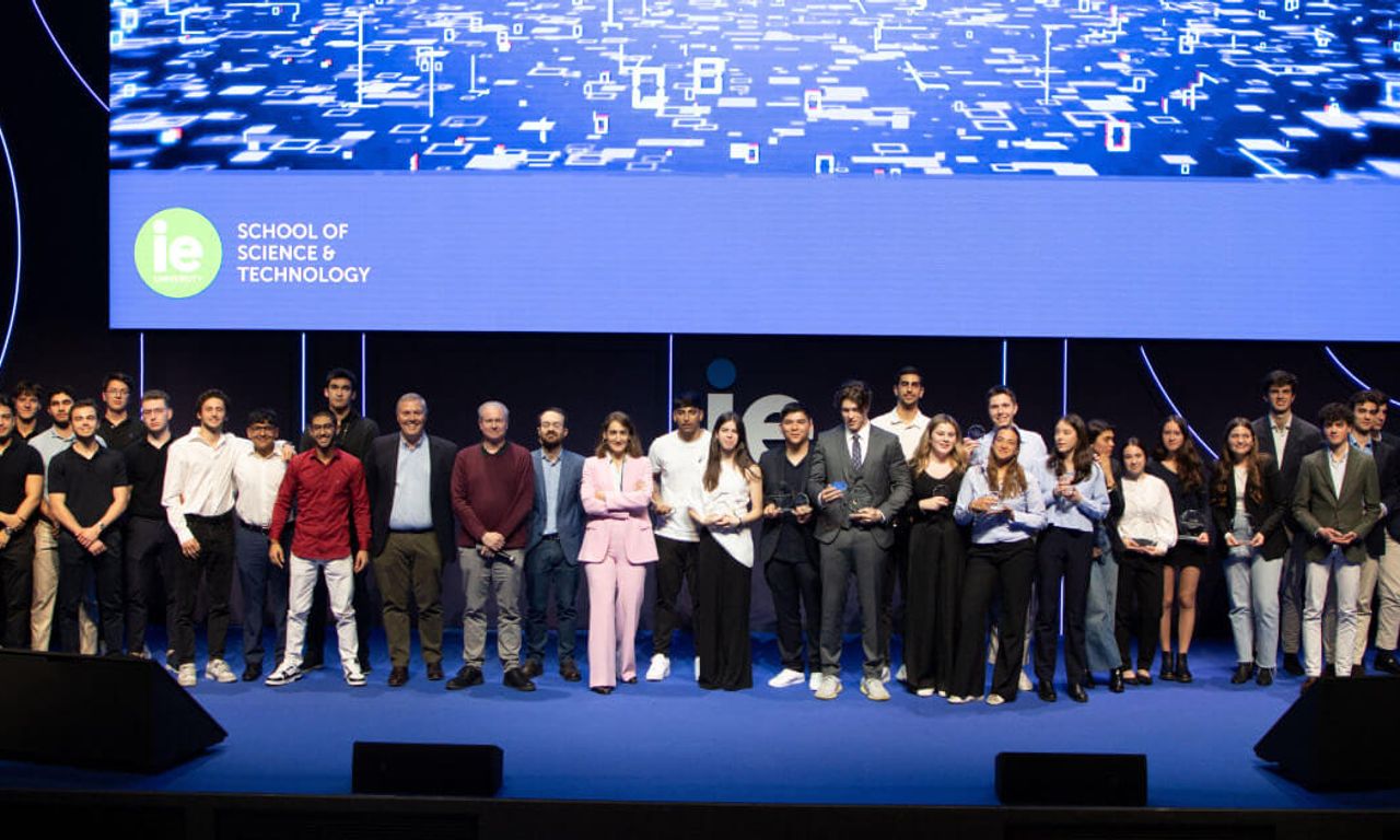 Sci-Tech Students Address Global Challenges in The Viz Competition