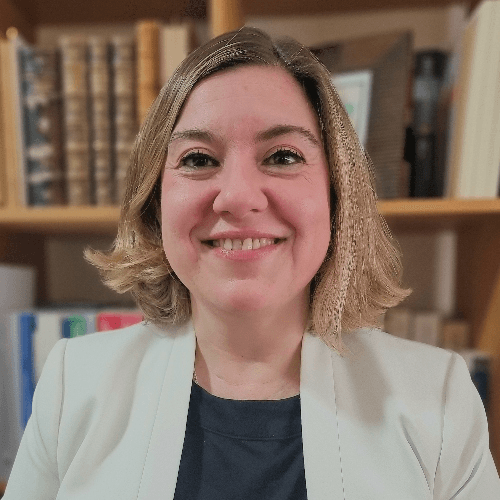 Laura de los Santos Hidalgo - Faculty | IE