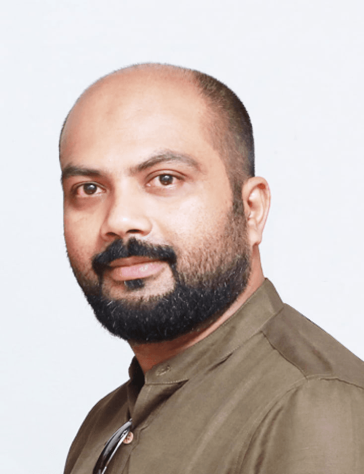 Students and Faculty of the Master in Architecture | IE